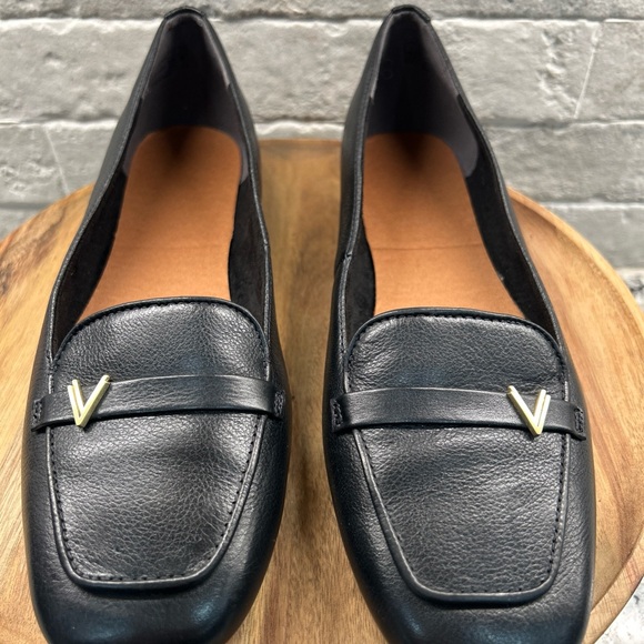 Vionic | Shoes | Vionic Hayes Skimmers 95 Black Leather Loafers With ...